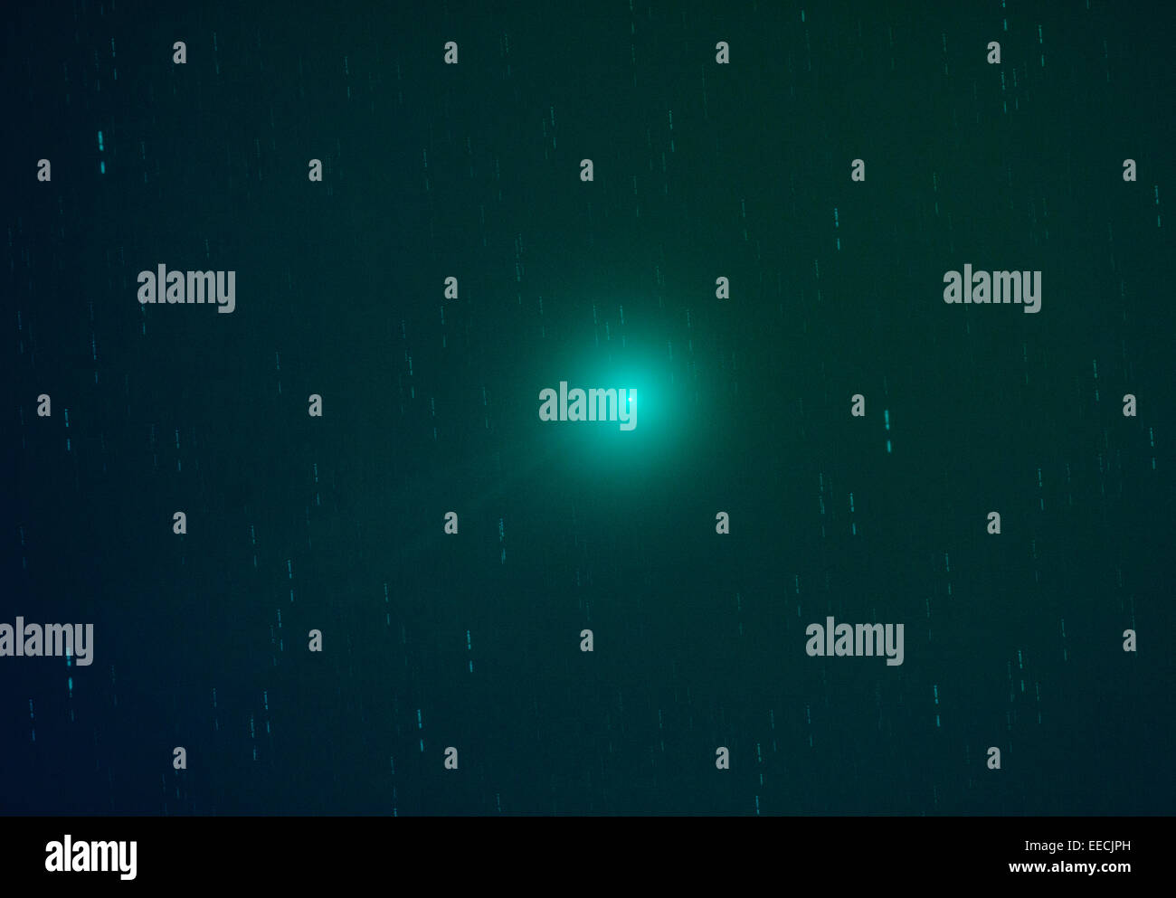 Wimbledon, London, UK. 15th January, 2015. Comet Lovejoy visible in ...