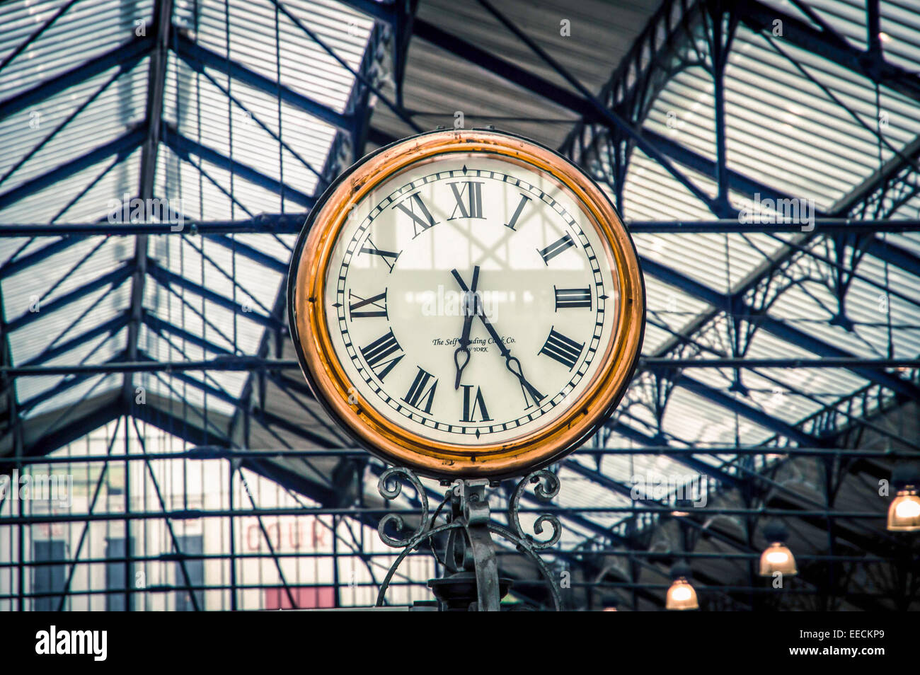 London underground golden clock Stock Photo - Alamy