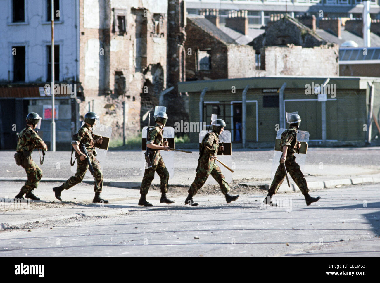 LONDONDERRY, DERRY, UNITED KINGDOM - AUGUST 1975. British Army ...