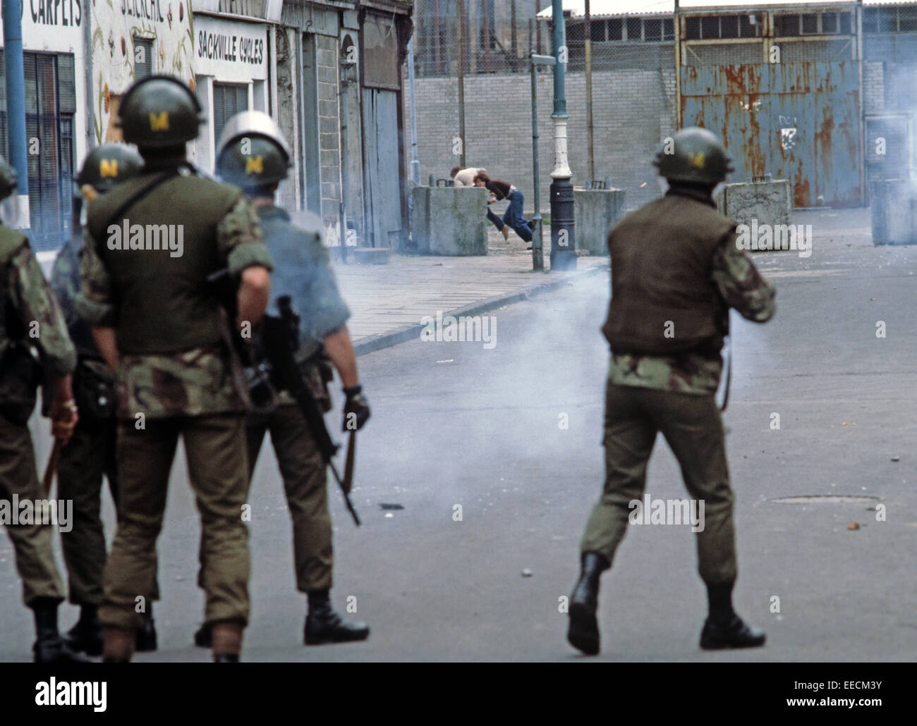 LONDONDERRY, DERRY, UNITED KINGDOM - AUGUST 1975. British Army ...