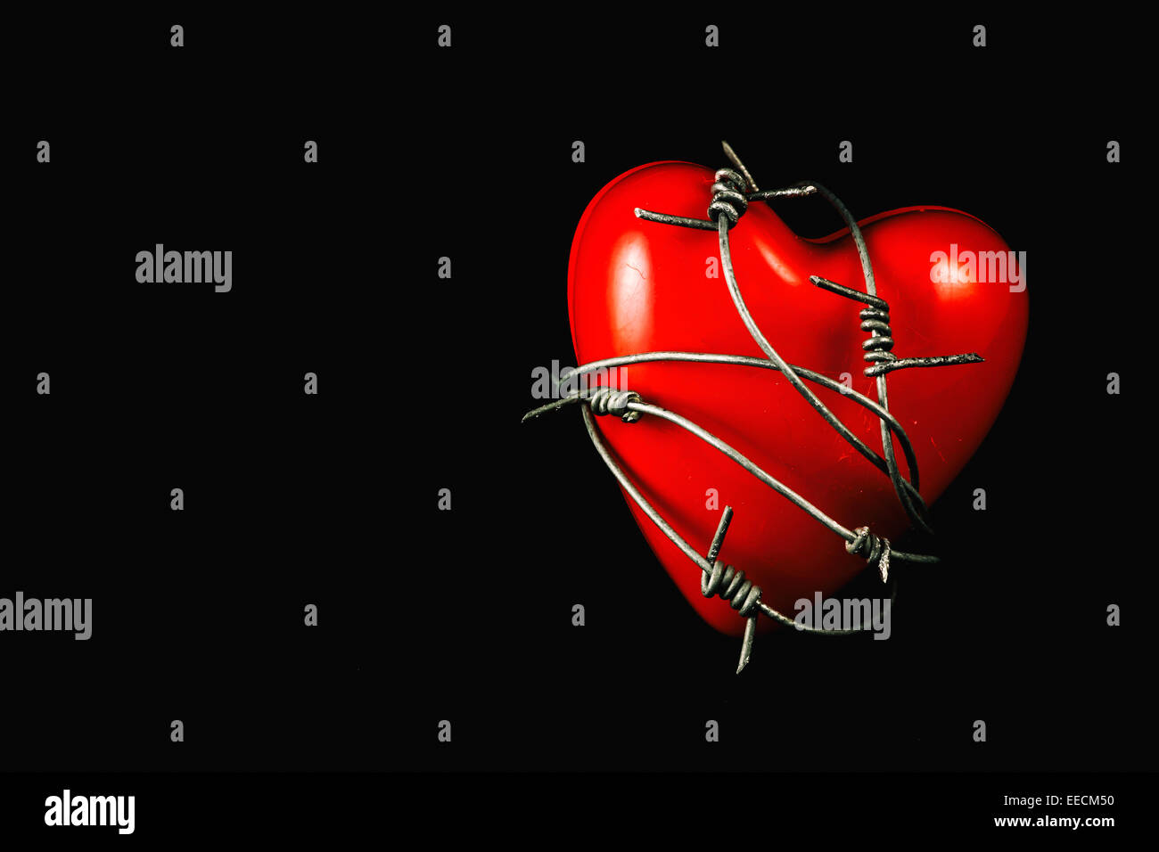 Heart barbed wire hi-res stock photography and images - Alamy