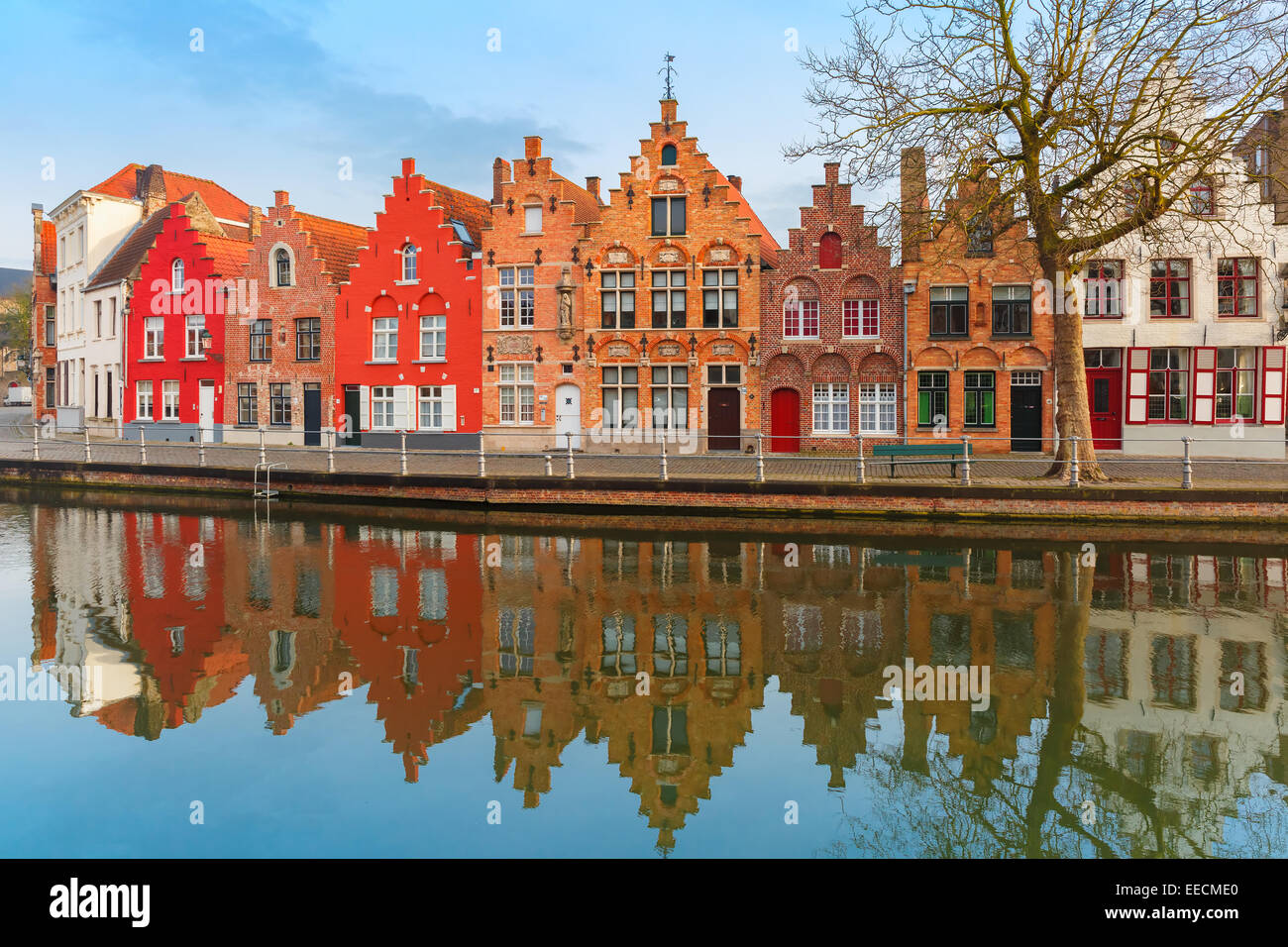Scenic city view of Bruges canal with beautiful houses Stock Photo - Alamy
