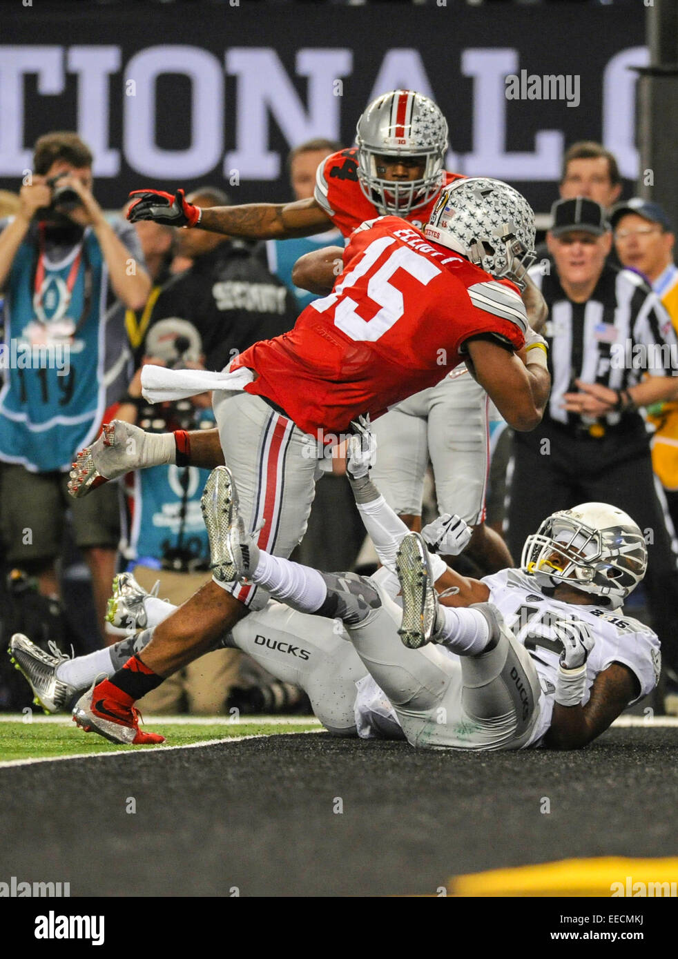 Ohio State receiver Corey Smith (84) watches as running back Ezekiel ...