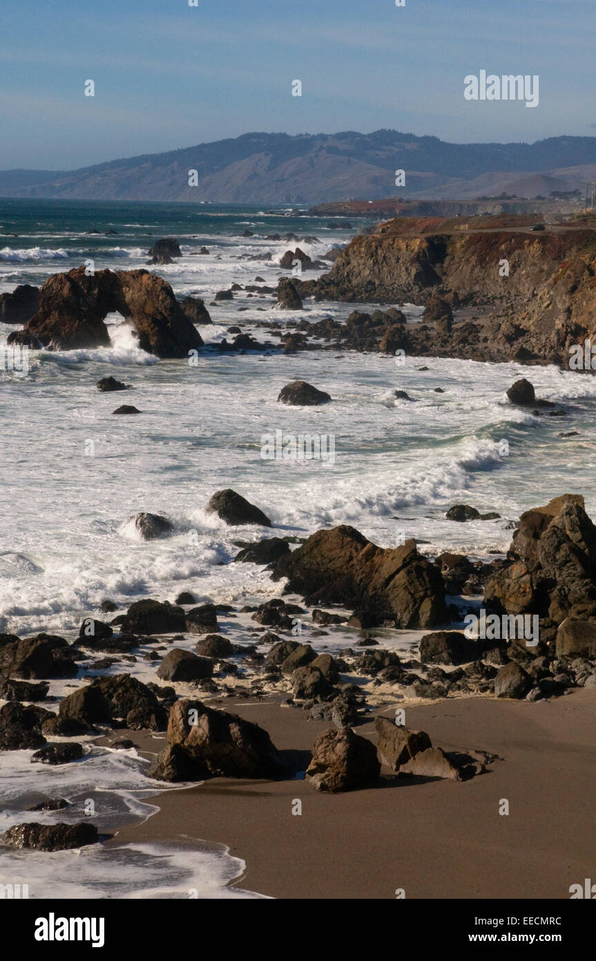 Rock cliffs & beaches with ocean waves Sonoma Coast National Park rock ...