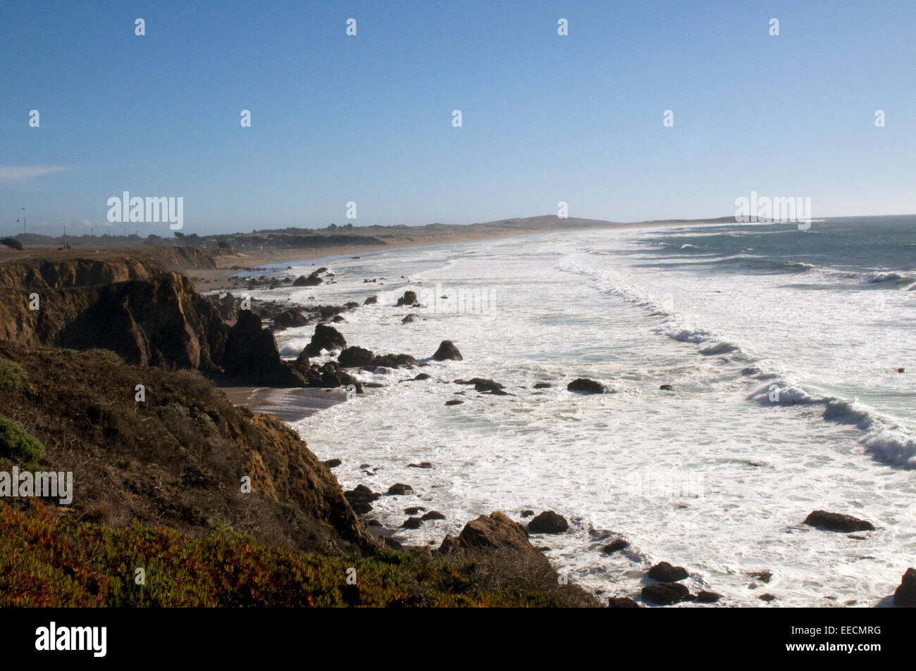 Rock cliffs & beaches with ocean waves Sonoma Coast National Park rock ...
