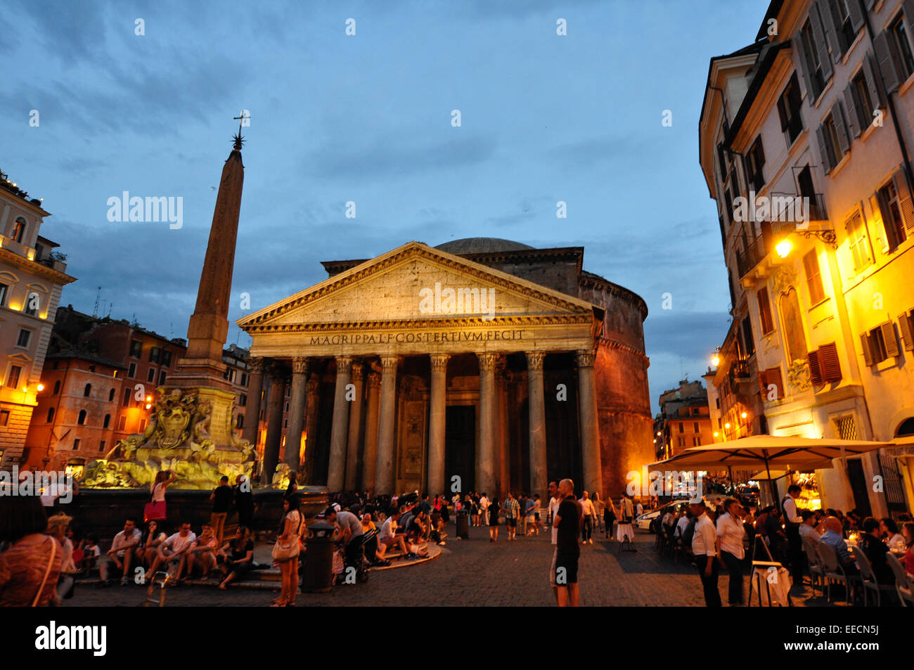 Piazza outside Pantheon, many and restaurants surranded, Rome, Italy ...