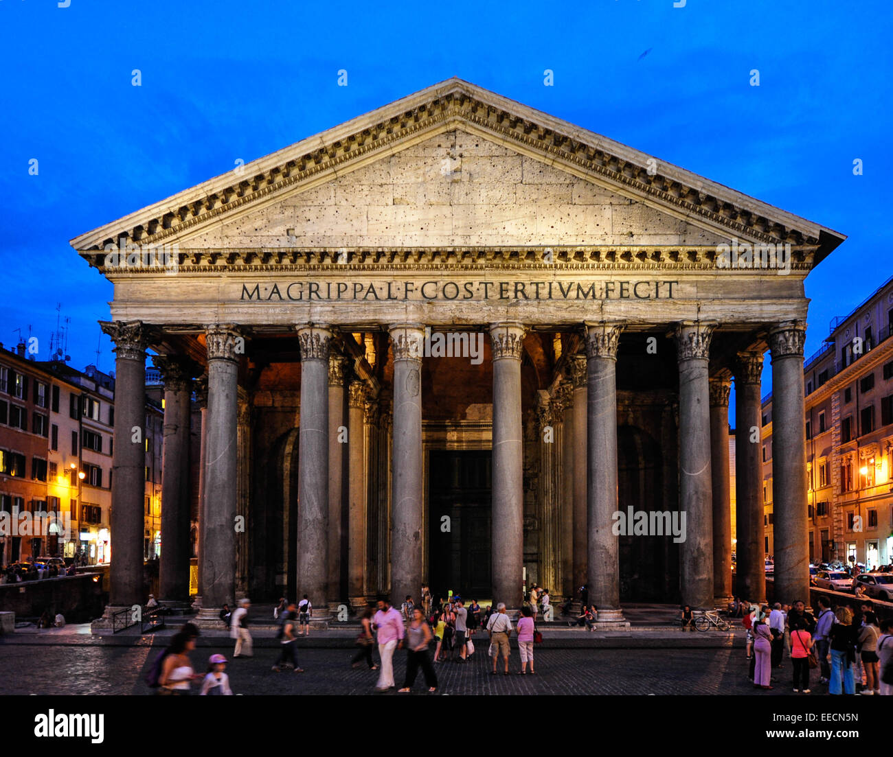 Piazza outside Pantheon, many and restaurants surranded, Rome, Italy ...