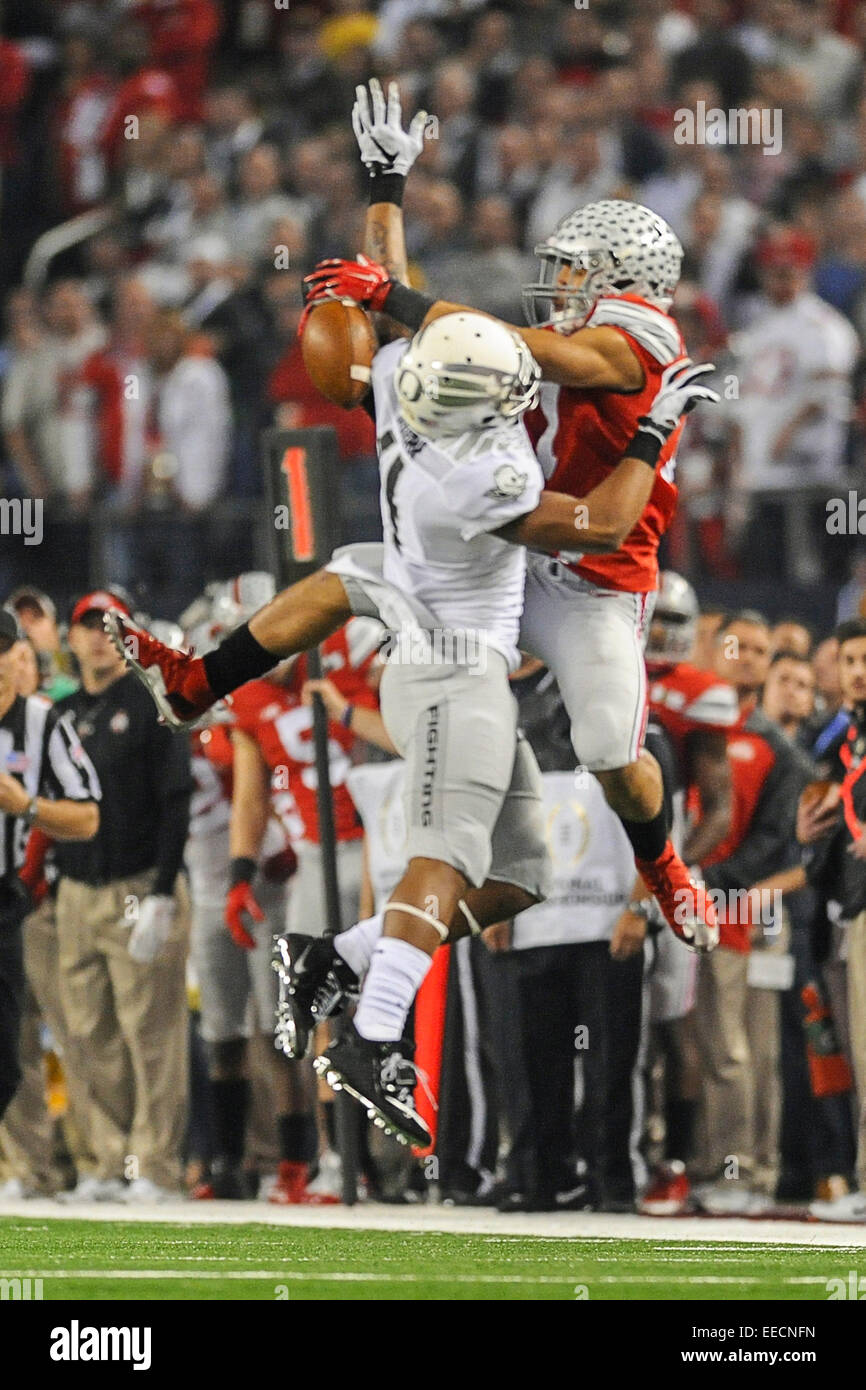 Ohio State halfback Jalin Marshall (17) catches a 26 yard pass for a ...