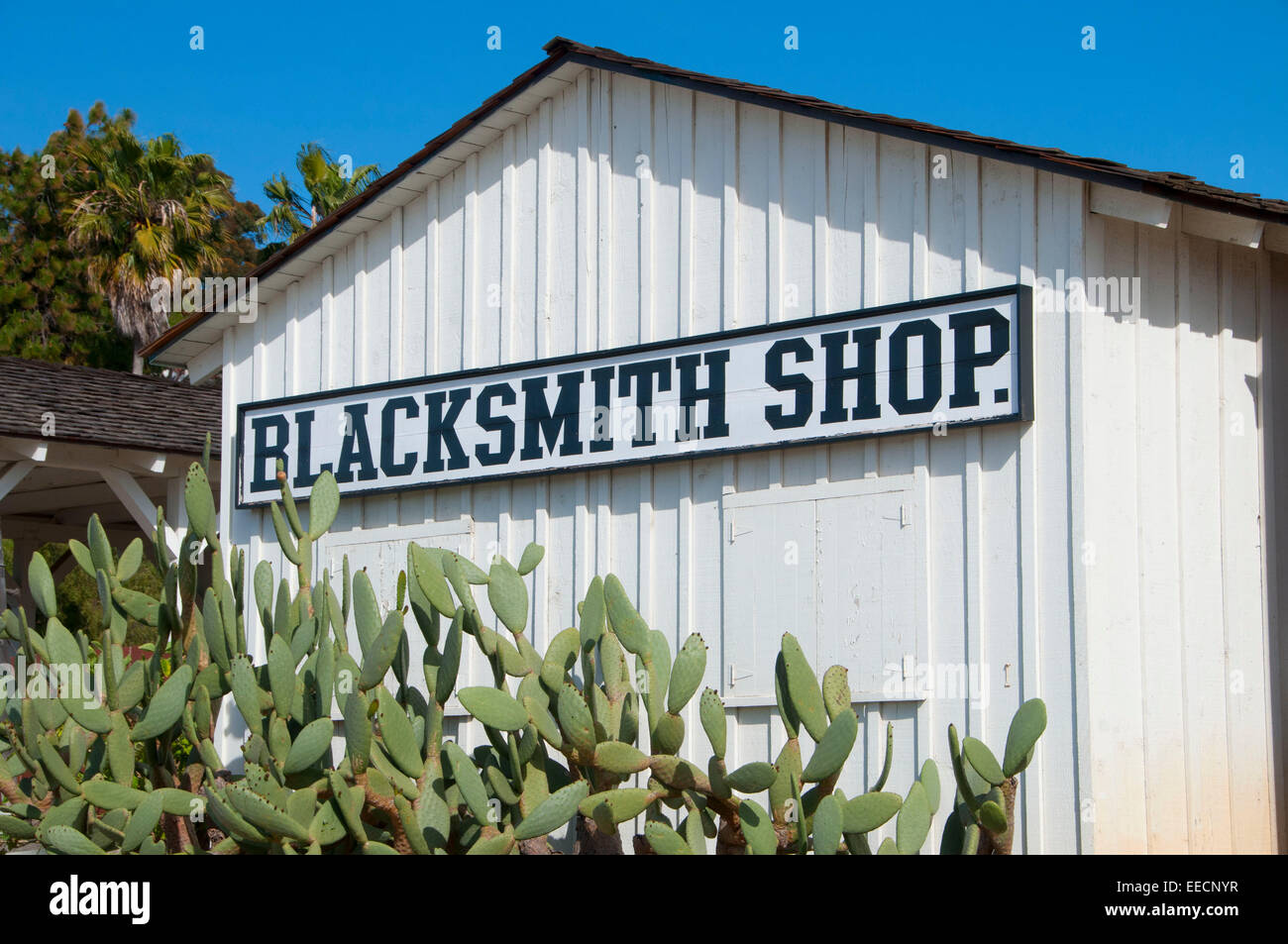 Blacksmith sign hi-res stock photography and images - Alamy