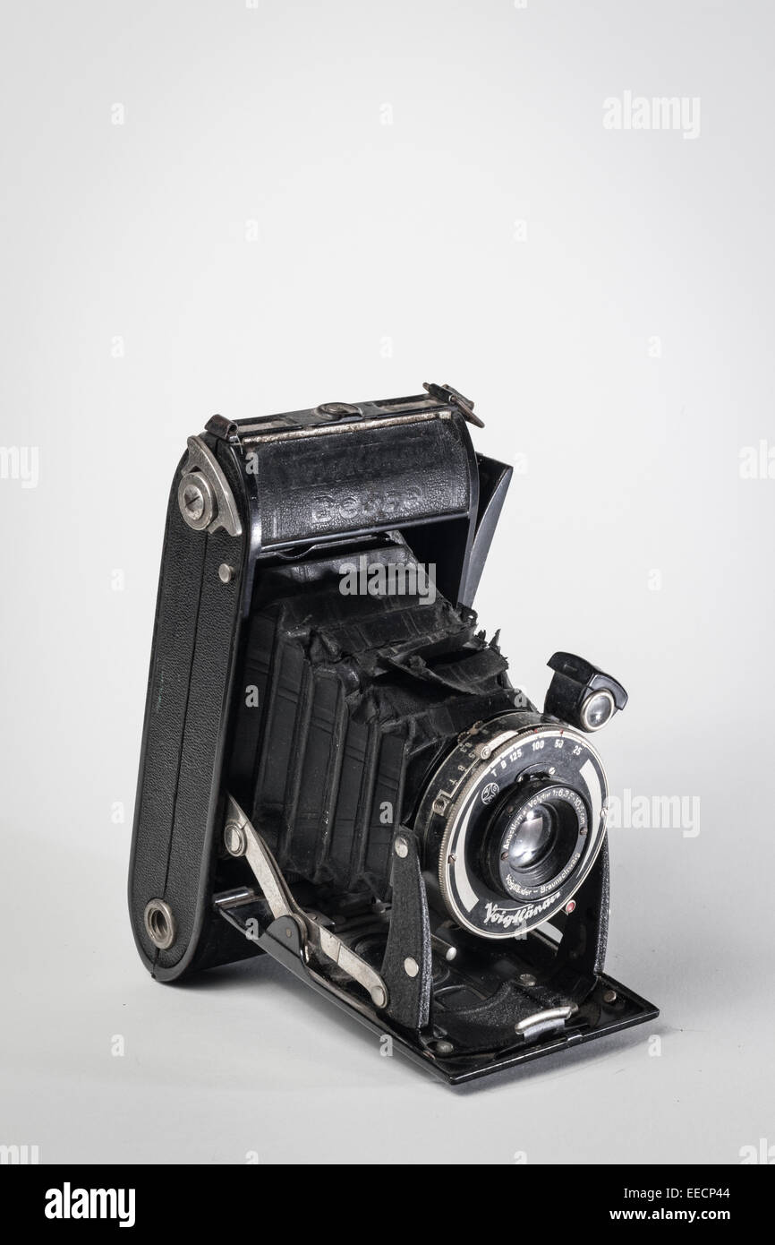 Old vintage medium format camera Stock Photo - Alamy