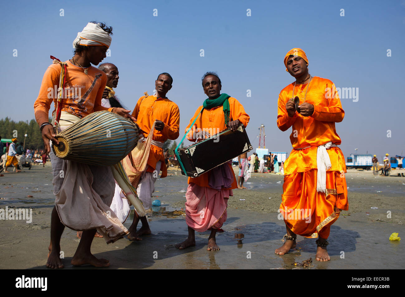 Calcutta, Indian state West Bengal. 15th Jan, 2015. Hindu pilgrims ...