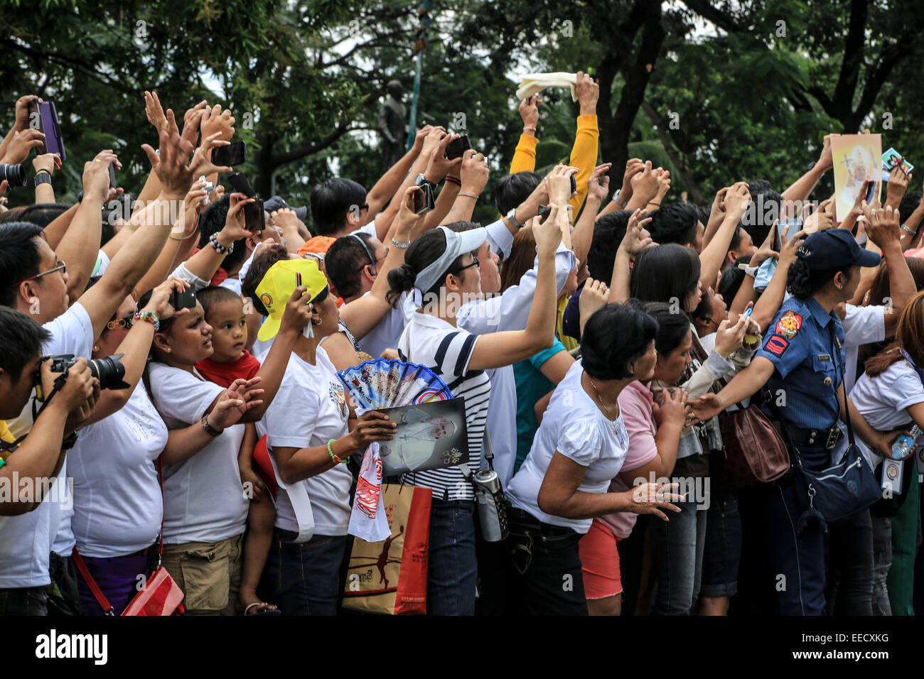 Manila, Philippines. 16th Jan, 2015. People wait on the road to see the ...