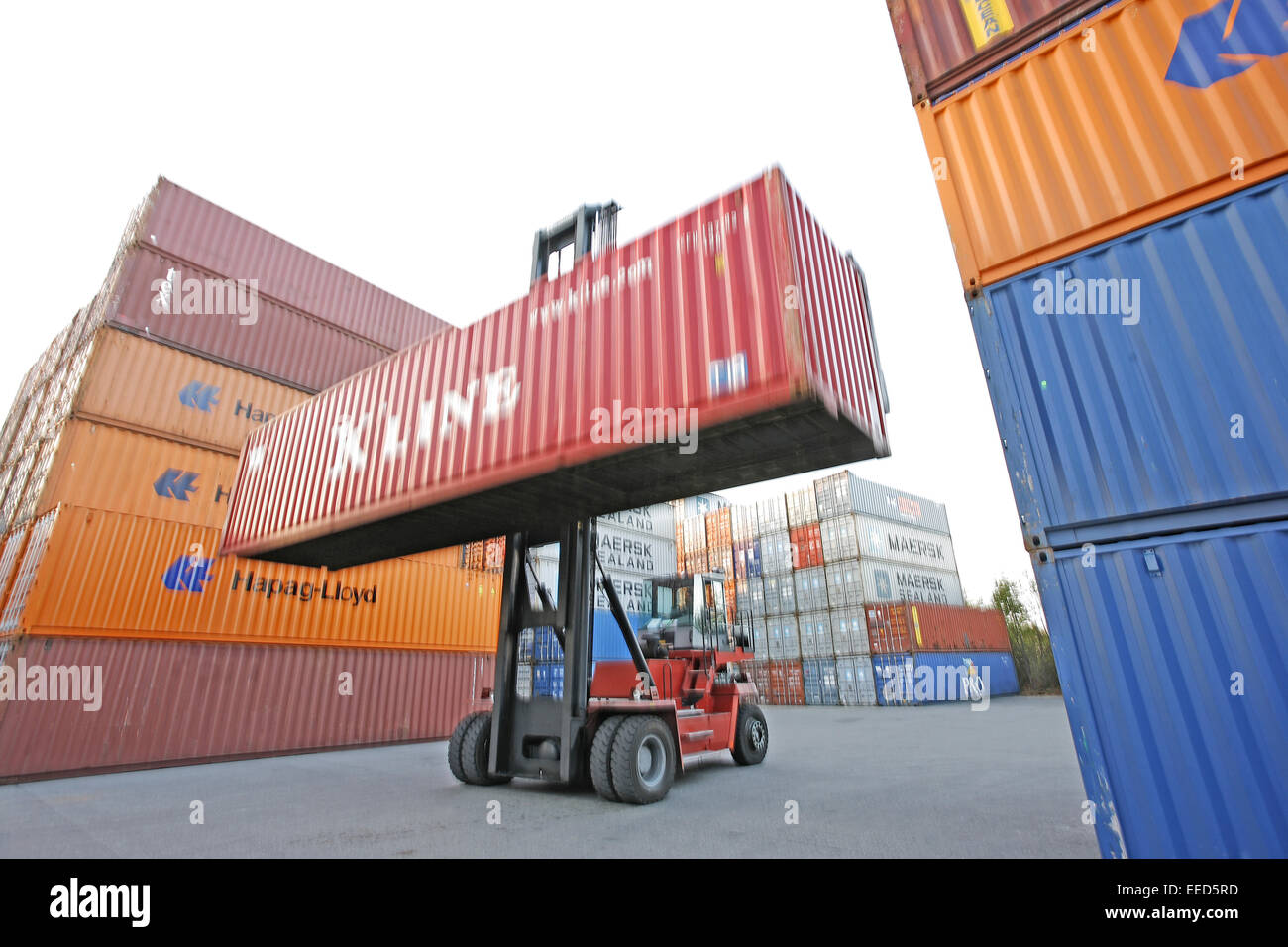 Deutschland, Containerhafen, Terminal, Transportfahrzeug, Container ...