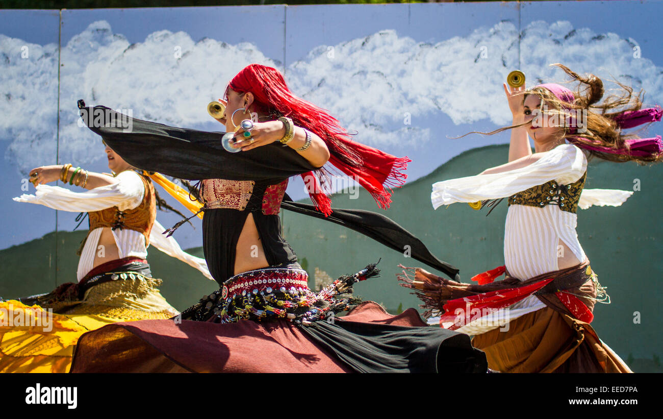 Middle eastern dancers hi-res stock photography and images - Alamy