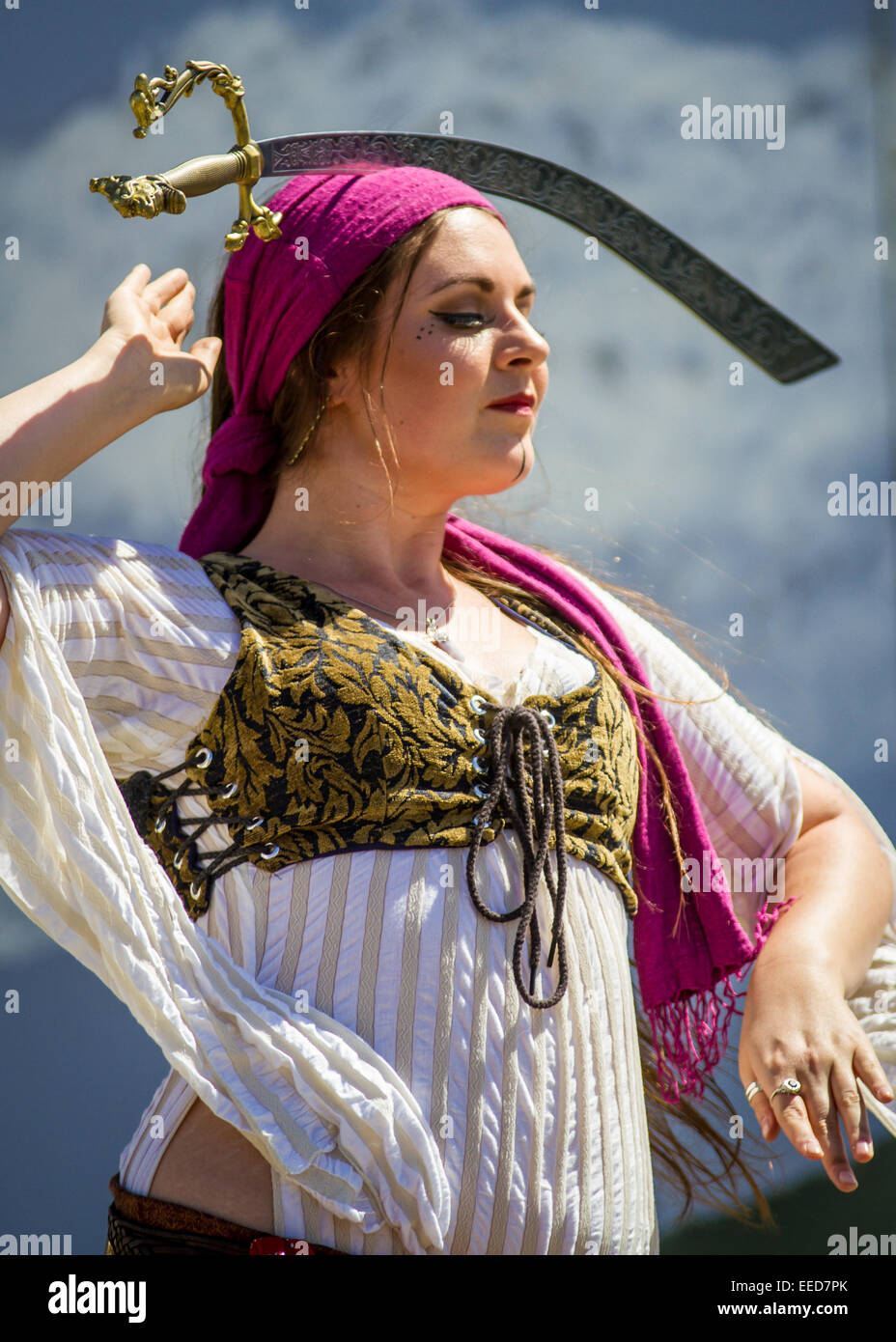 Middle eastern dance hi-res stock photography and images - Alamy