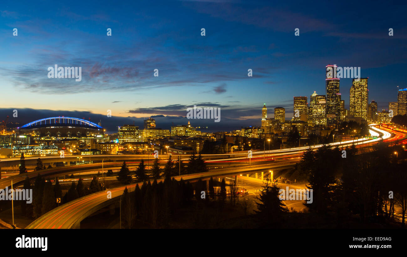 Seattle light pollution at night hi-res stock photography and images ...