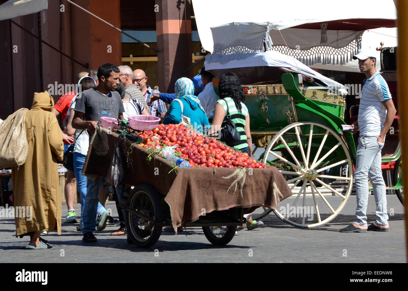 Marrakesh moroccans tourists tourism souk bazaar stalls goods hi-res ...
