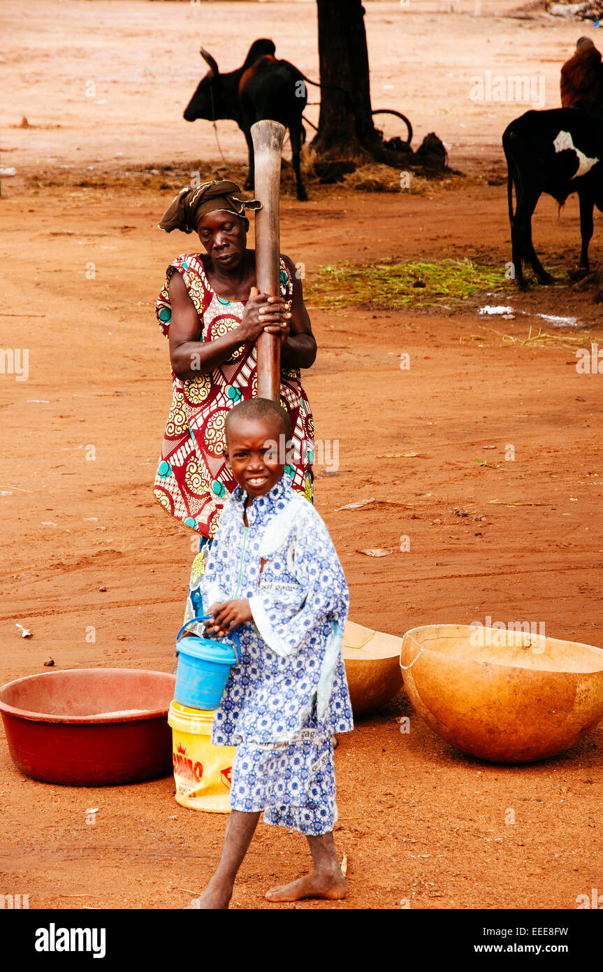 Woman grinding millet. San, Mali Stock Photo - Alamy