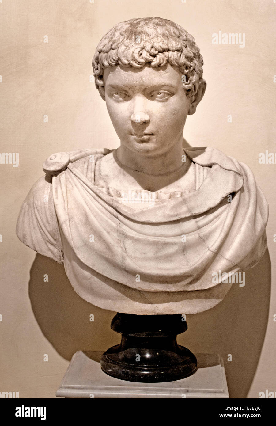 Ancient roman face statue hi-res stock photography and images - Alamy