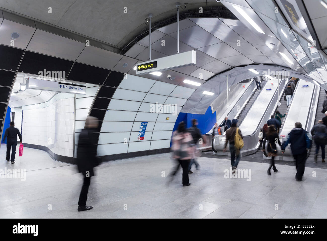 London underground escalator angel hi-res stock photography and images ...