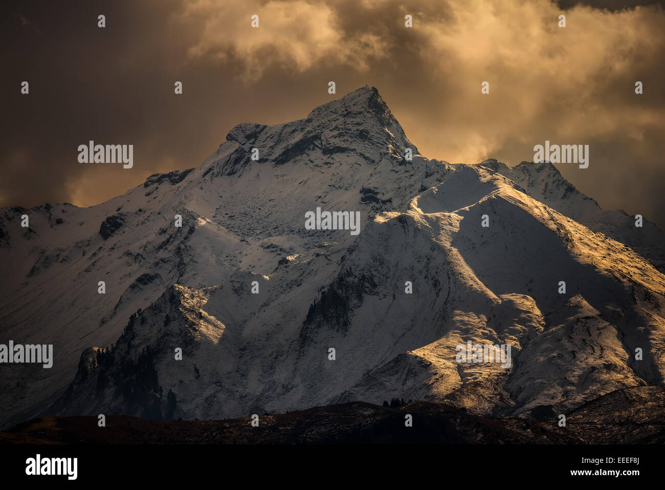 Snowy peaks in Pindos mountain Greece Stock Photo - Alamy