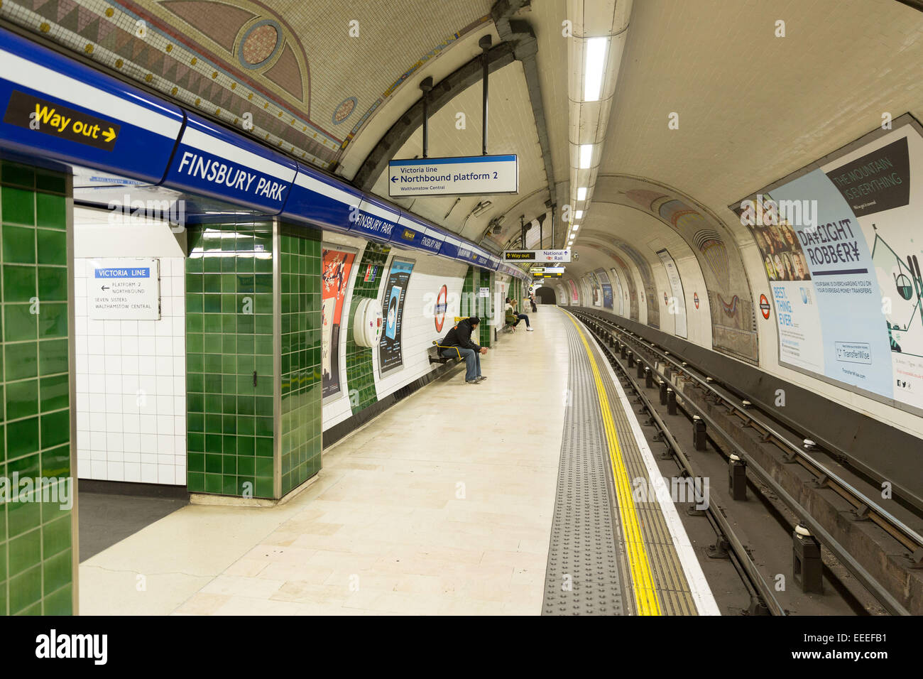 Northbound Piccadilly line platforms at Finsbury Park Stock Photo - Alamy