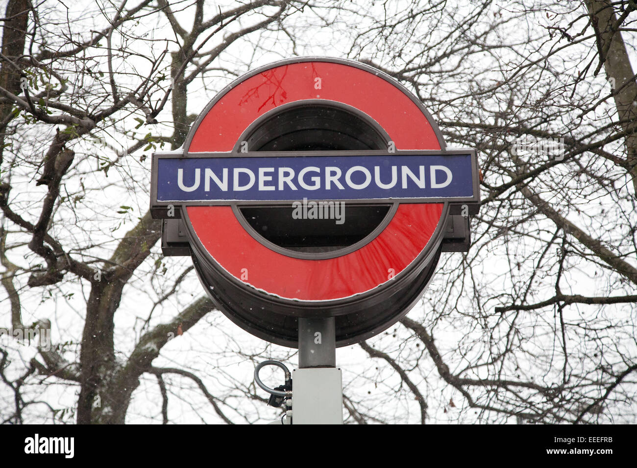 London Underground roundel in the snow Stock Photo - Alamy