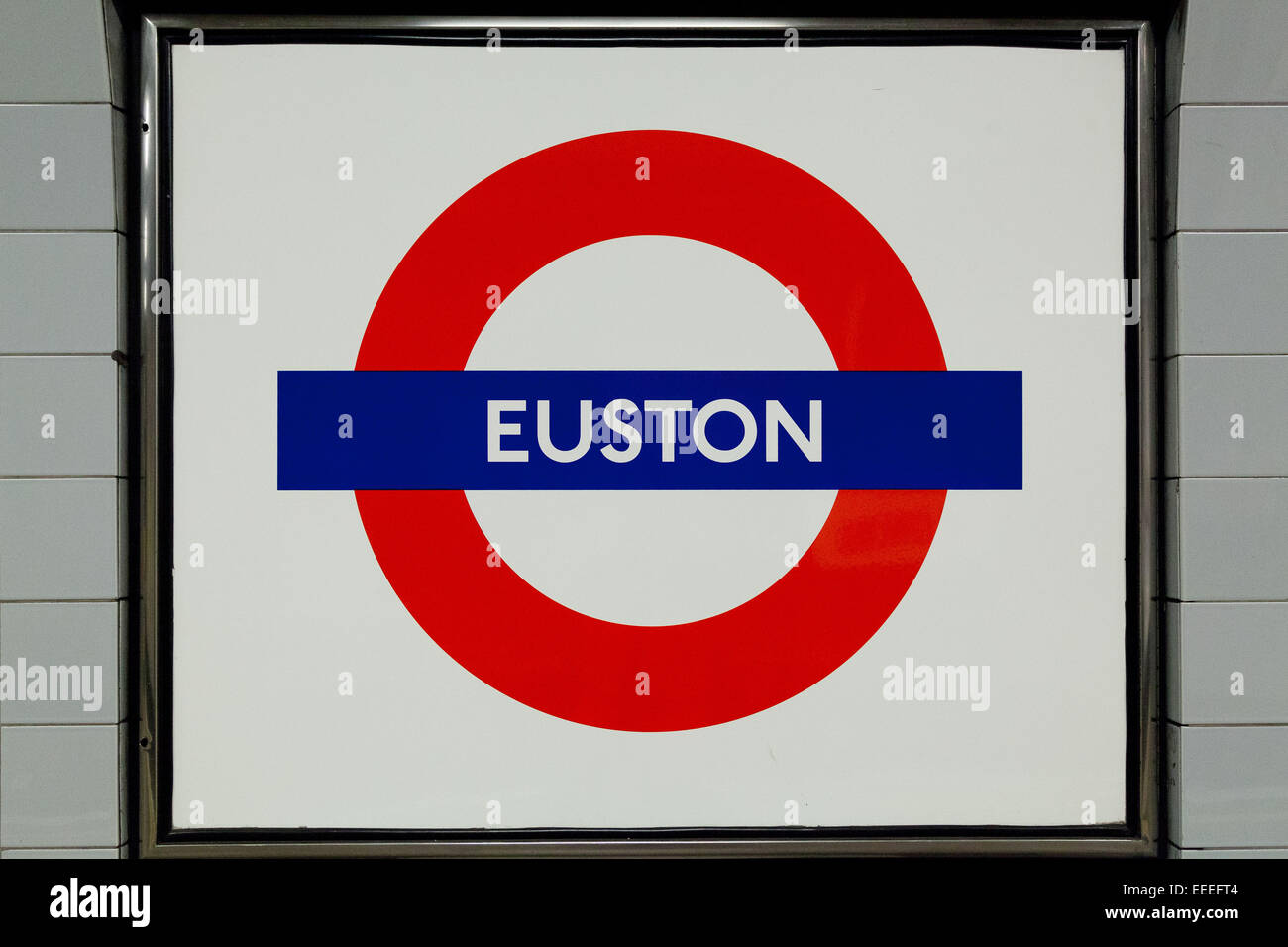 Platform roundel at Euston station Stock Photo - Alamy