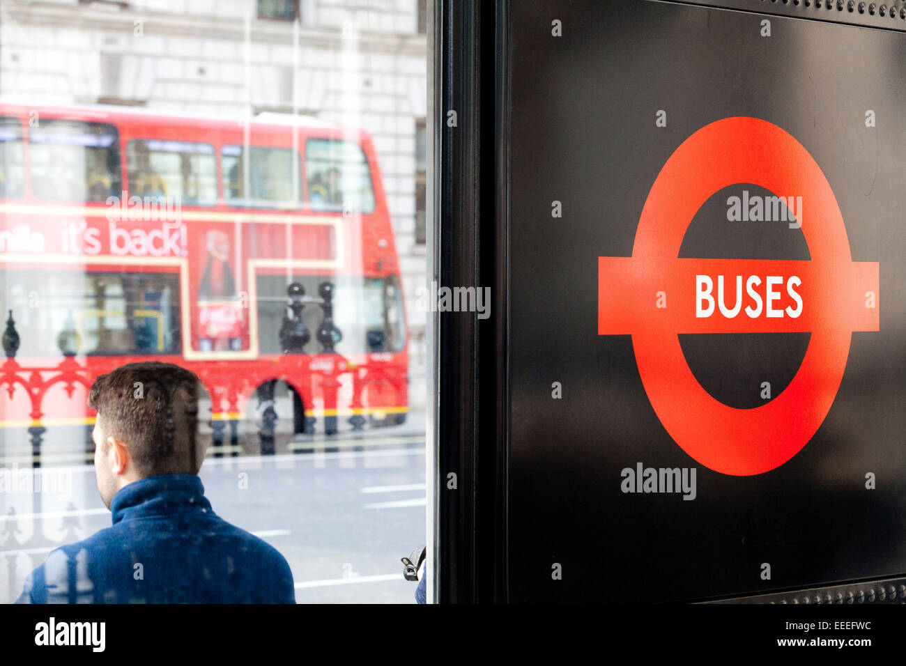 London buses roundel hi-res stock photography and images - Alamy