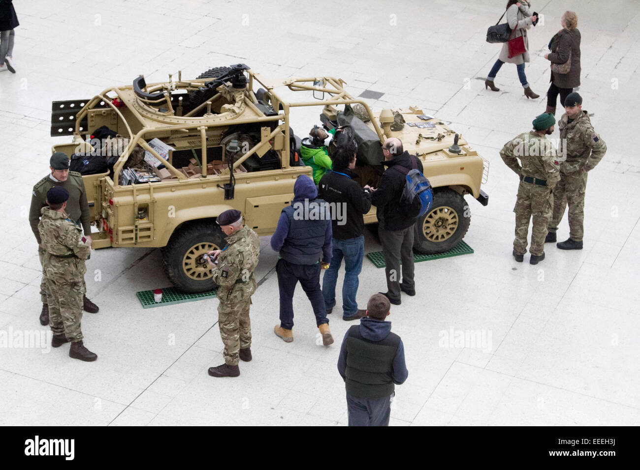 Modern equipment of the british army hi-res stock photography and ...