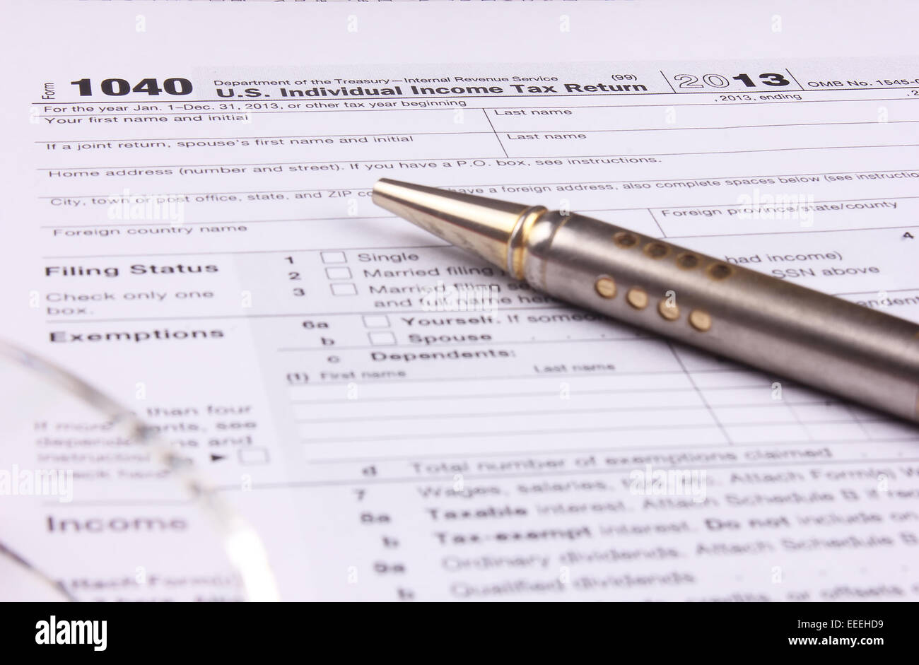Close up of a pen and Form 1040 Stock Photo - Alamy