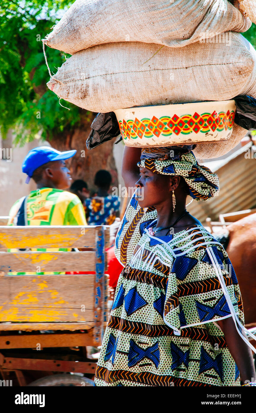 Woman carrying goods africa hi-res stock photography and images - Alamy