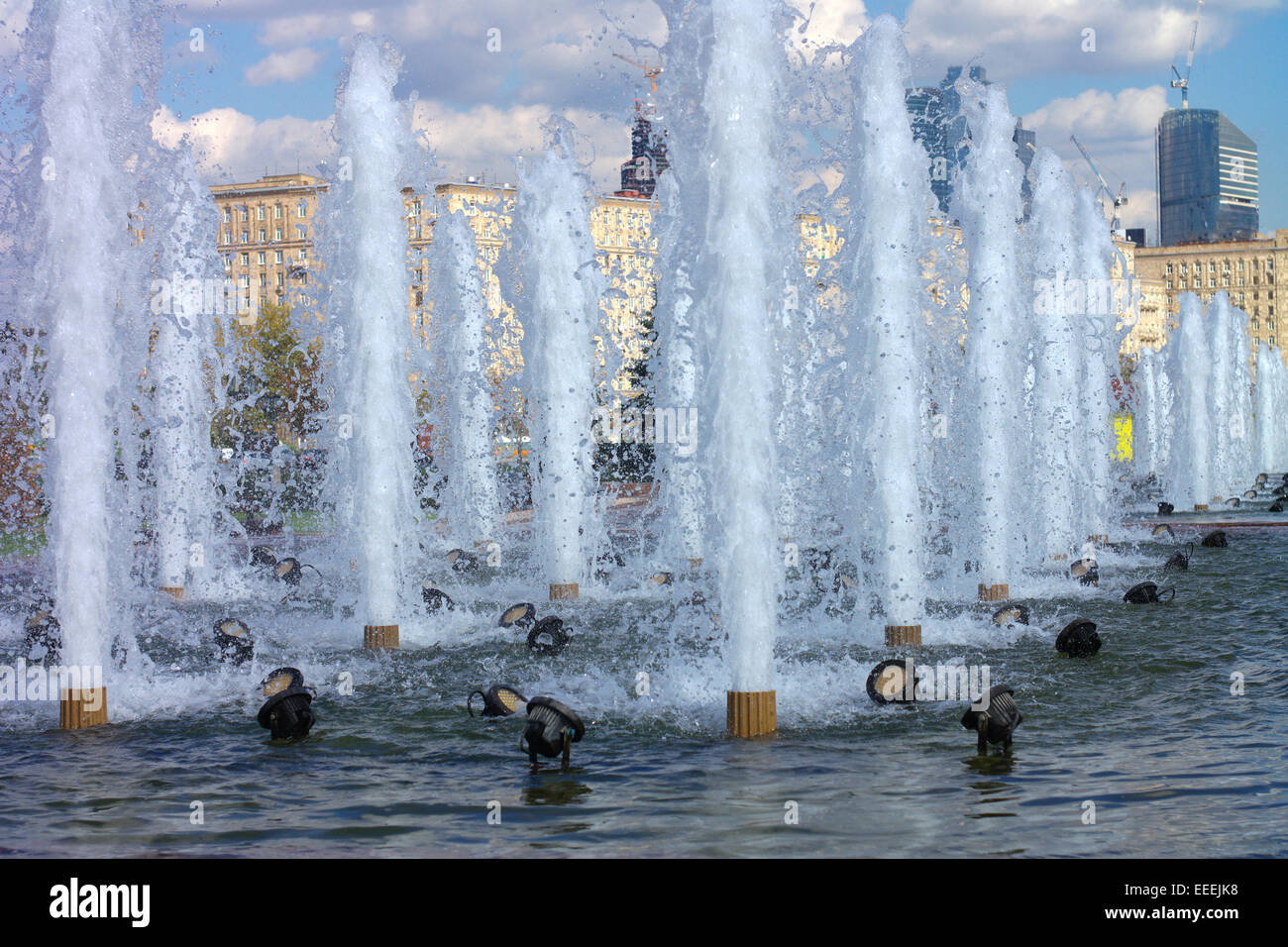 Fountain on street hi-res stock photography and images - Alamy
