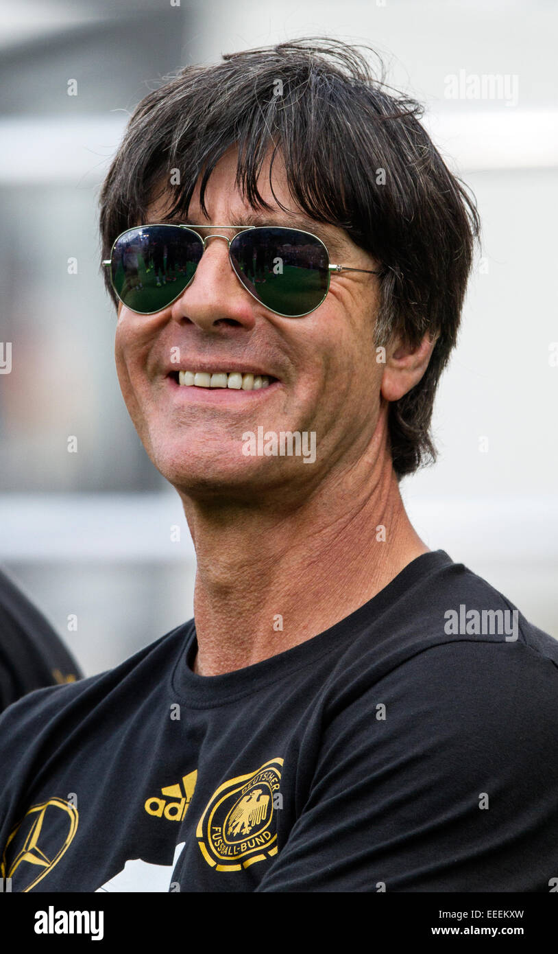 Portrait coaches hi-res stock photography and images - Alamy