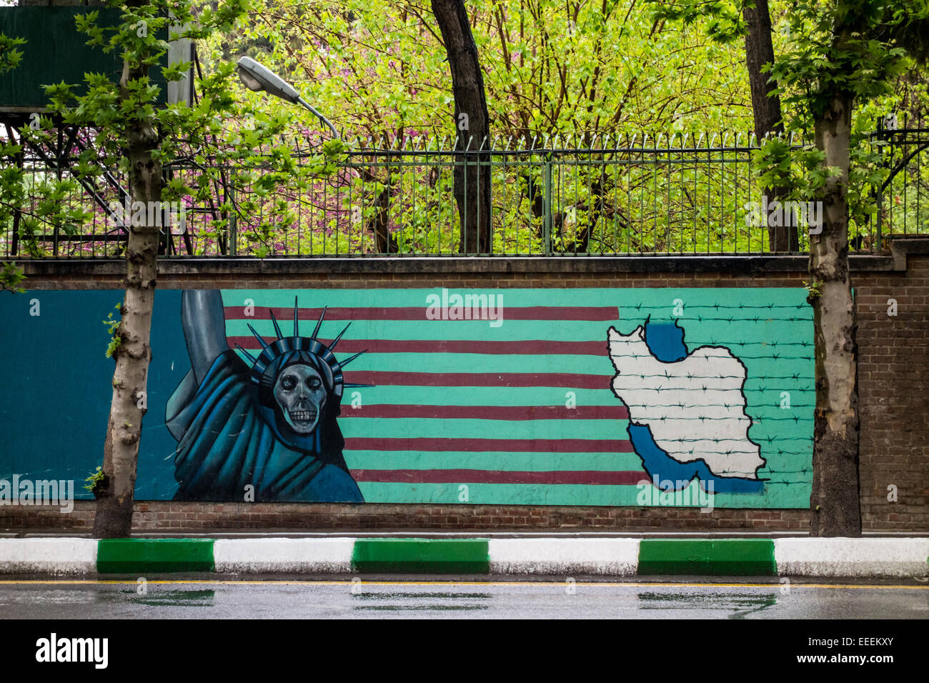 Tehran graffiti hi-res stock photography and images - Alamy