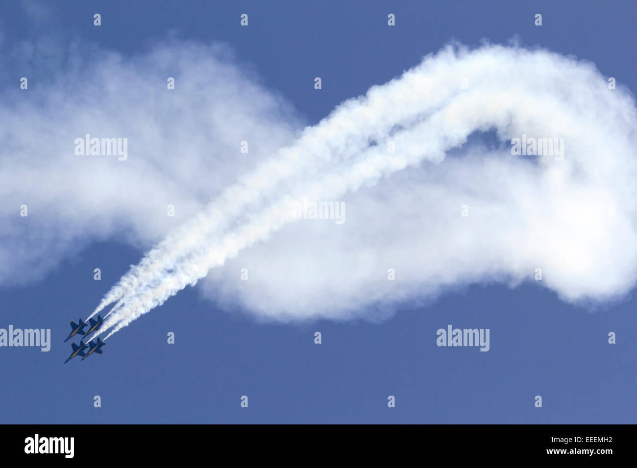 Formation overhead line hi-res stock photography and images - Alamy