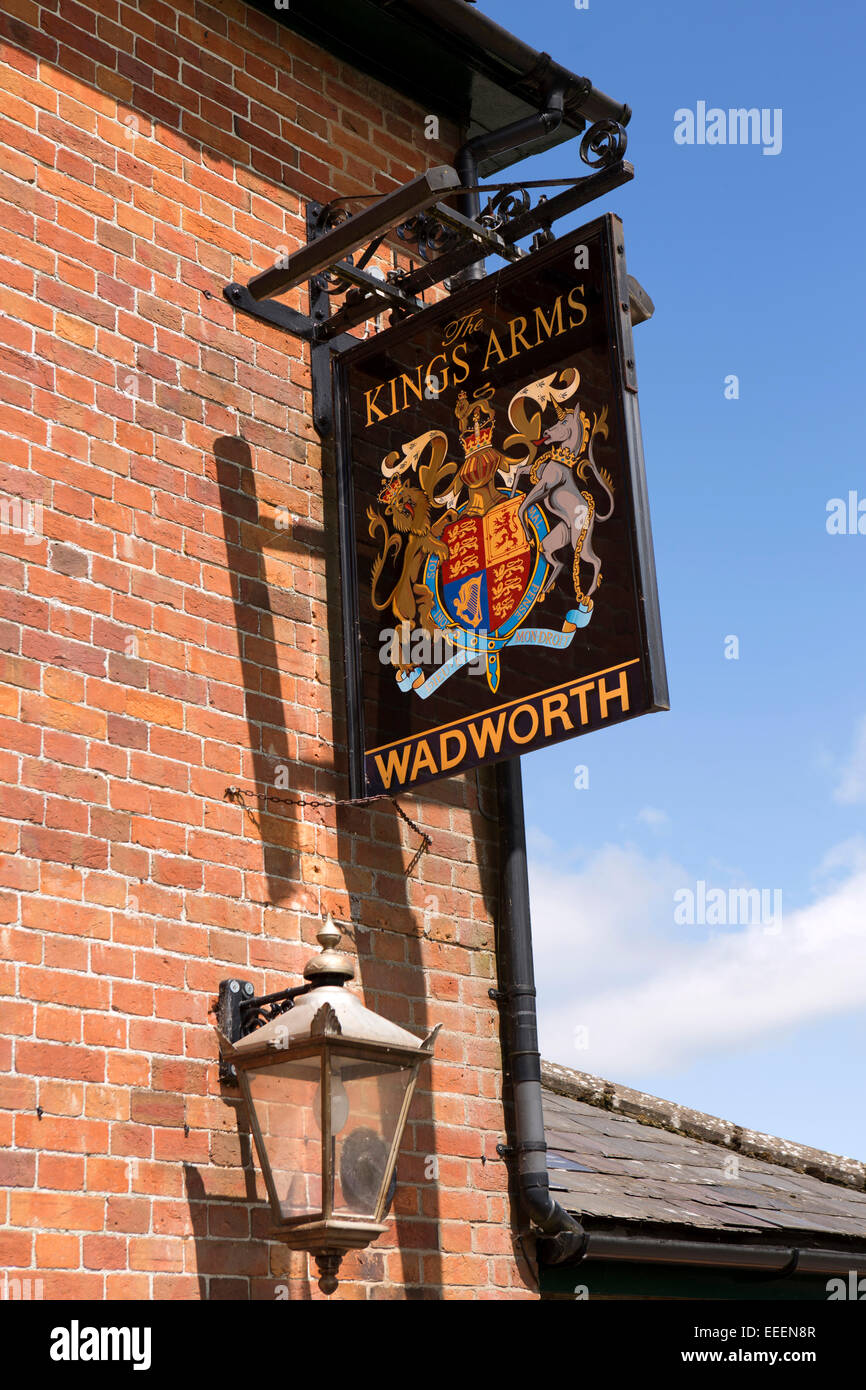 Kings arms pub sign hi-res stock photography and images - Alamy
