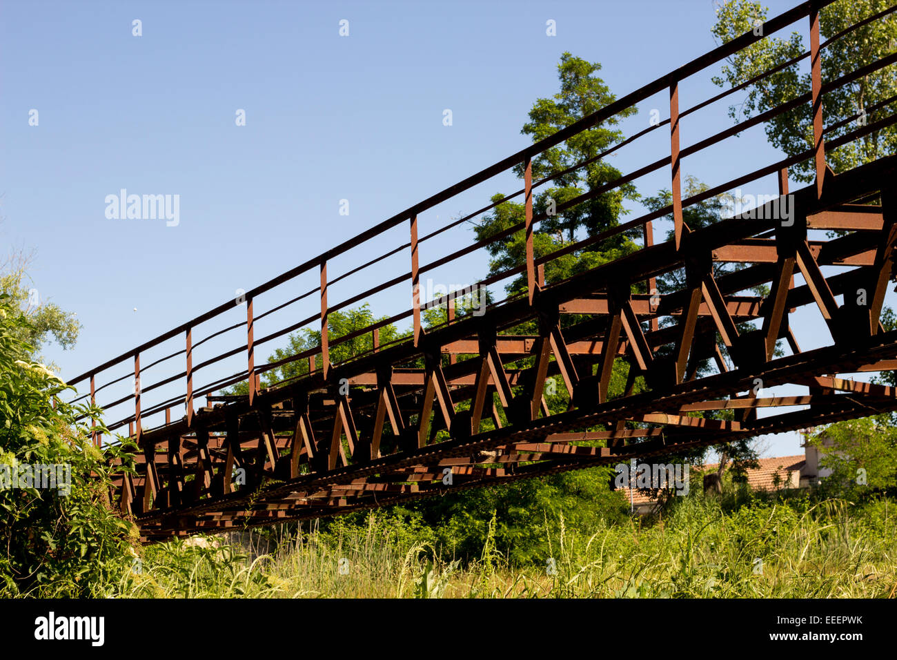 Bridge footpath hi-res stock photography and images - Alamy
