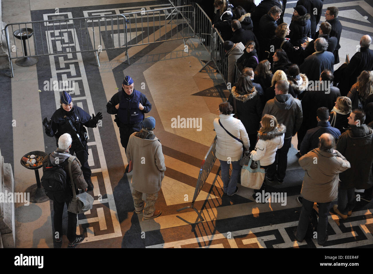 Police explain hi-res stock photography and images - Alamy