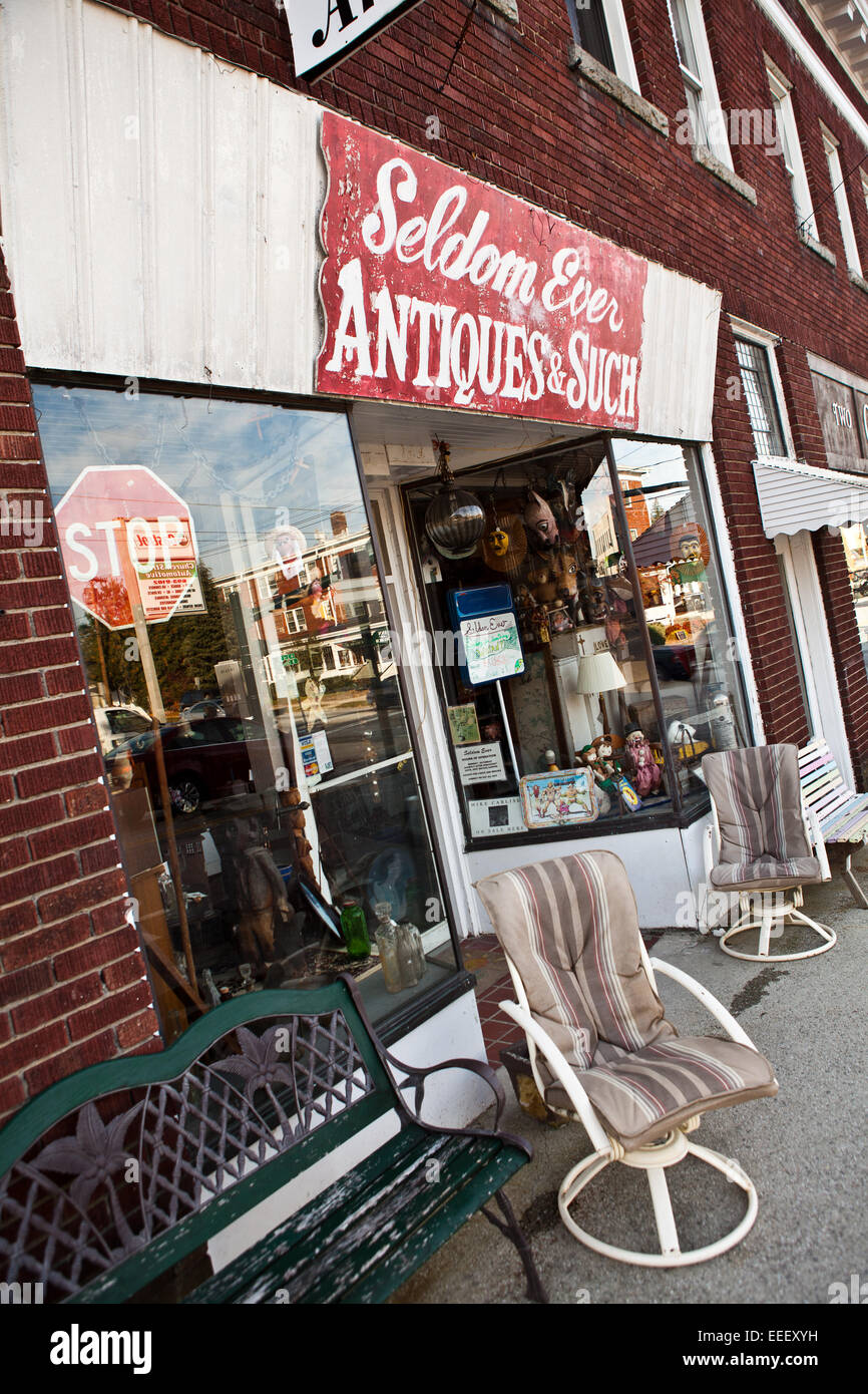 Quaint boutiques and shops in historic Hendersonville, NC Stock Photo ...