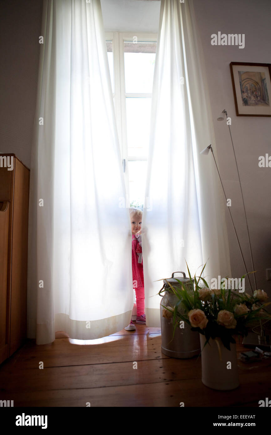 Kids hiding with games hi-res stock photography and images - Alamy