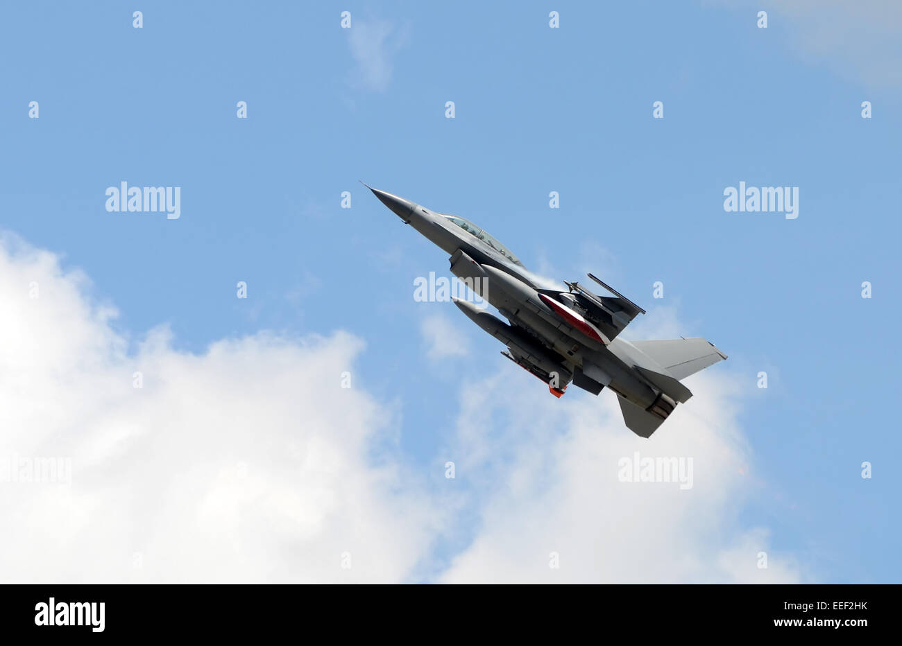 Modern air force jet taking off with steep climb F-16 Stock Photo - Alamy