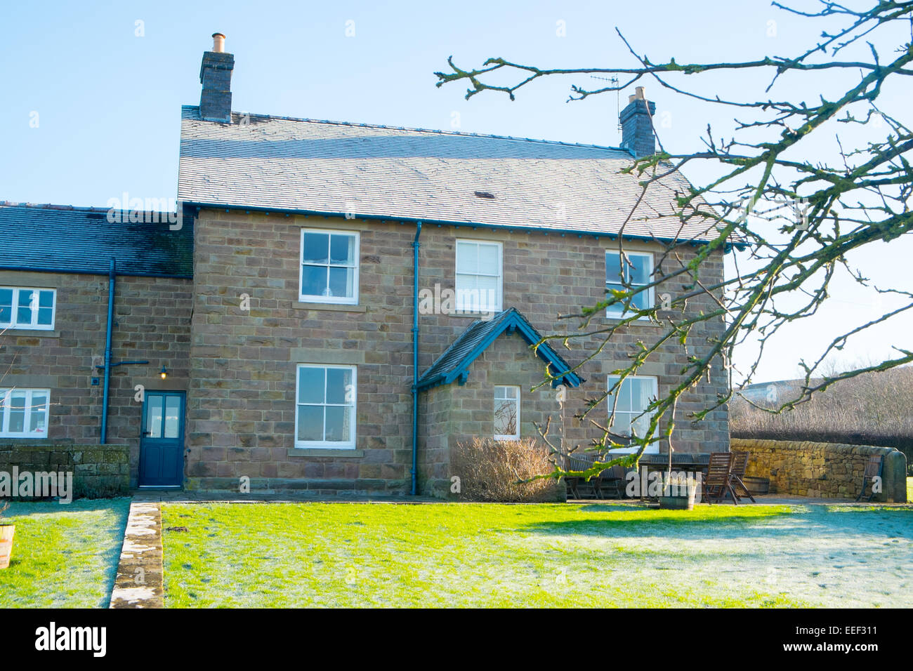 Farmhouse winter england hi-res stock photography and images - Alamy