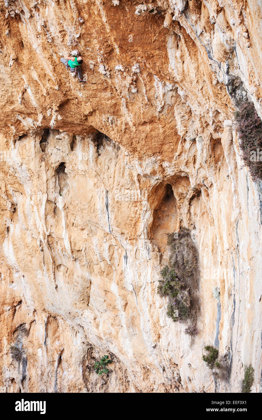 Vertical cliff face hi-res stock photography and images - Alamy