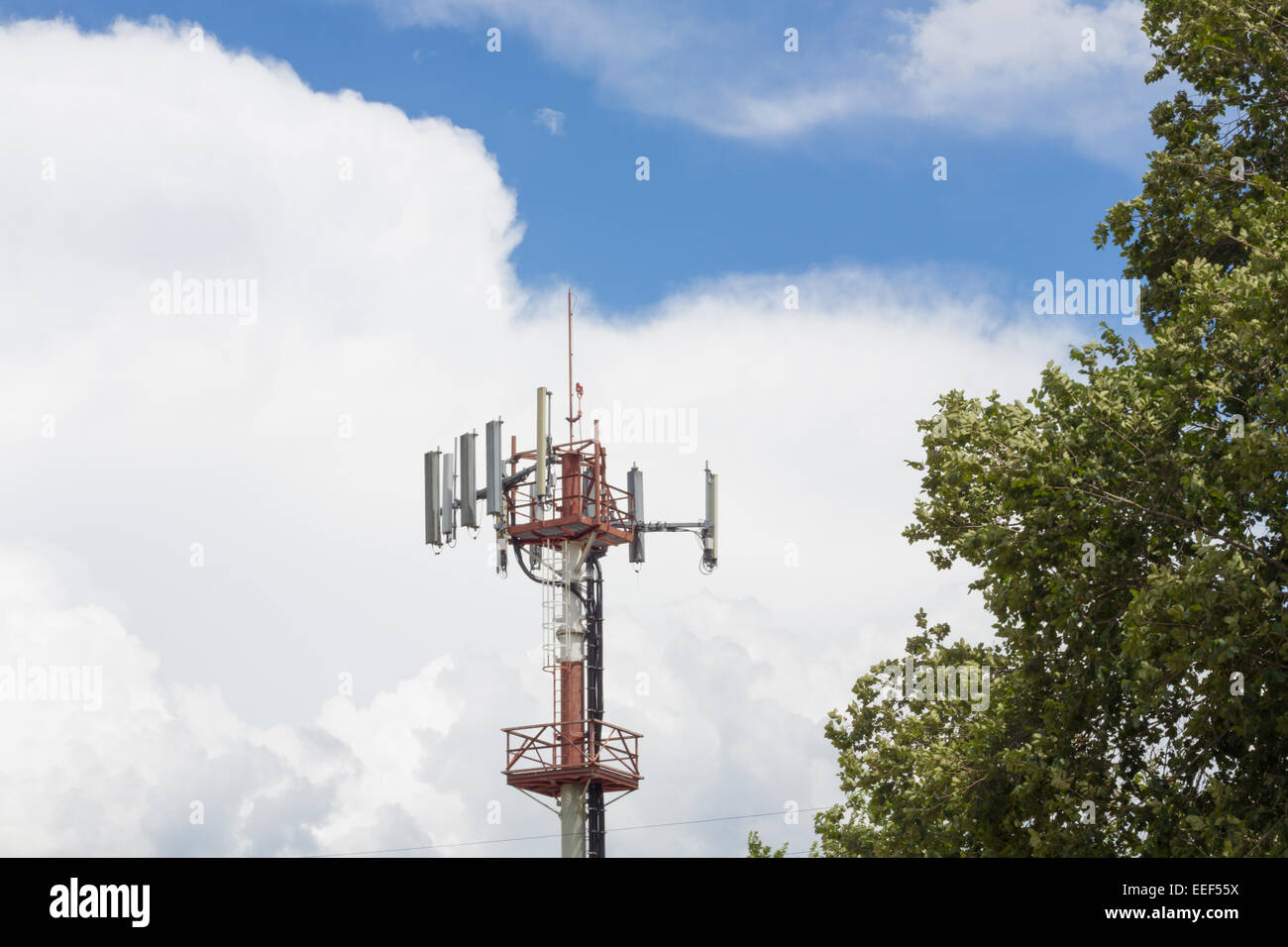 Red Communications Tower for microwave signal Stock Photo - Alamy