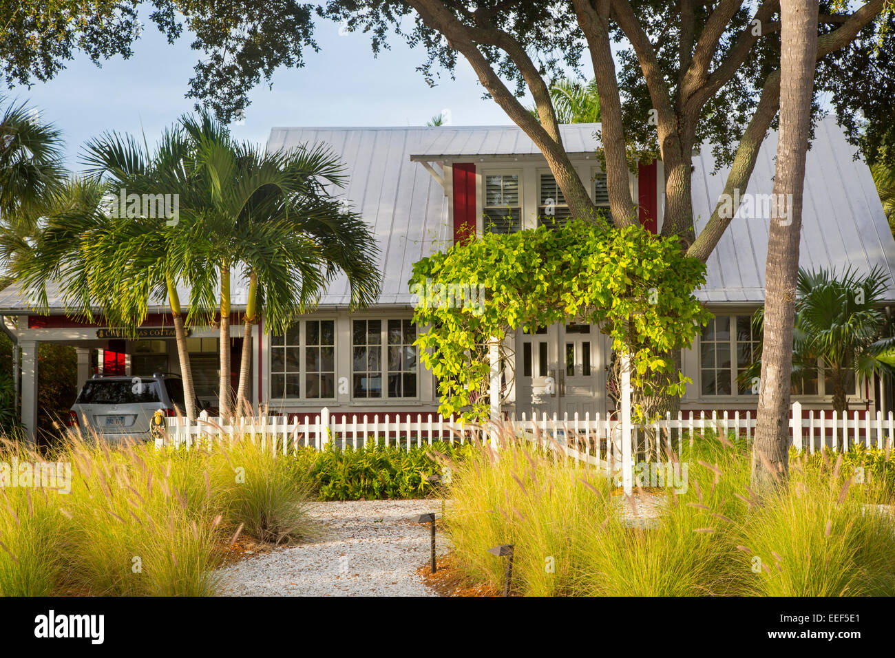 Dormer cottage hi-res stock photography and images - Alamy