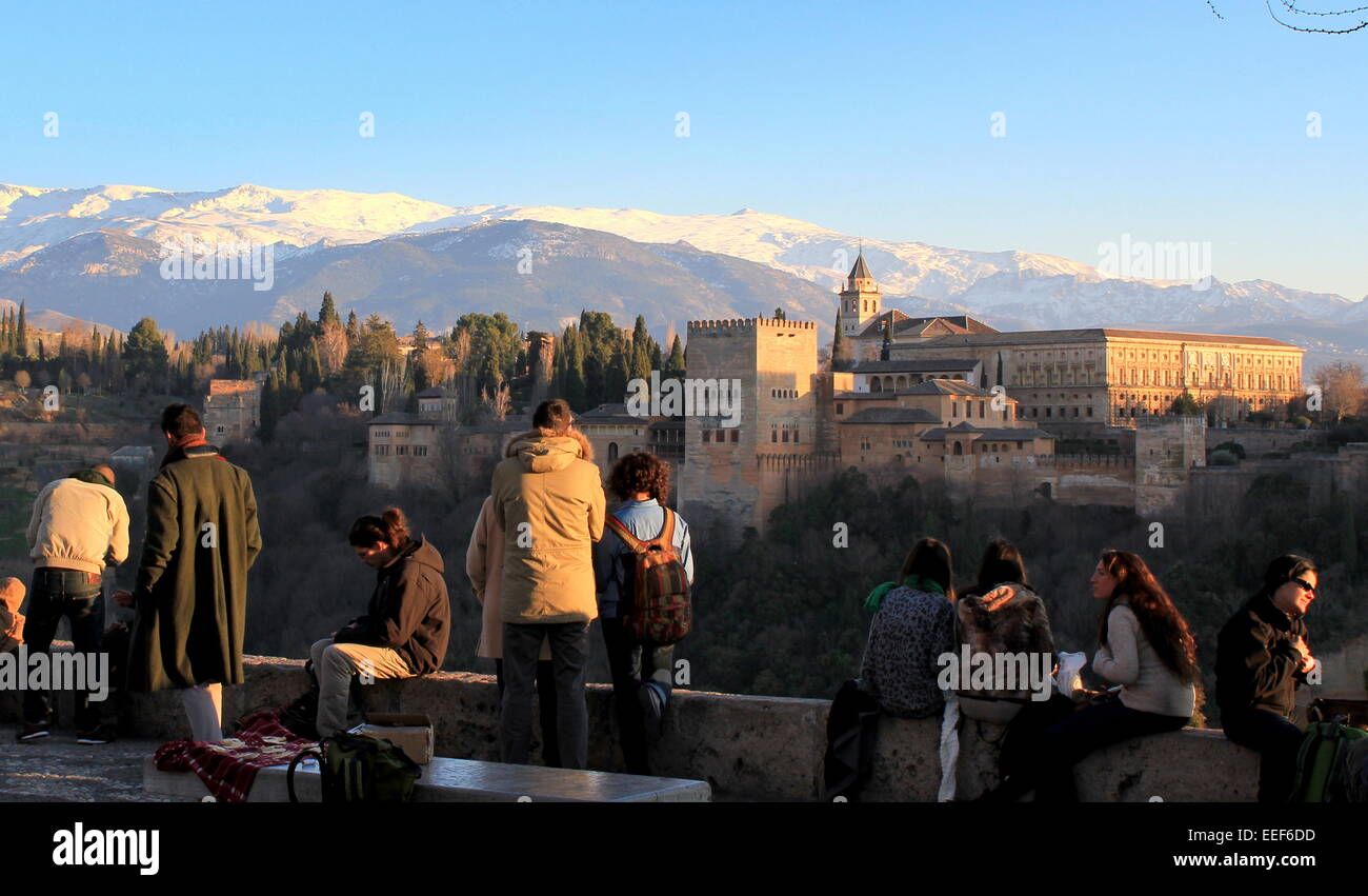 Tourists on Albaicín hill admiring the Alhambra palace & fortress in ...