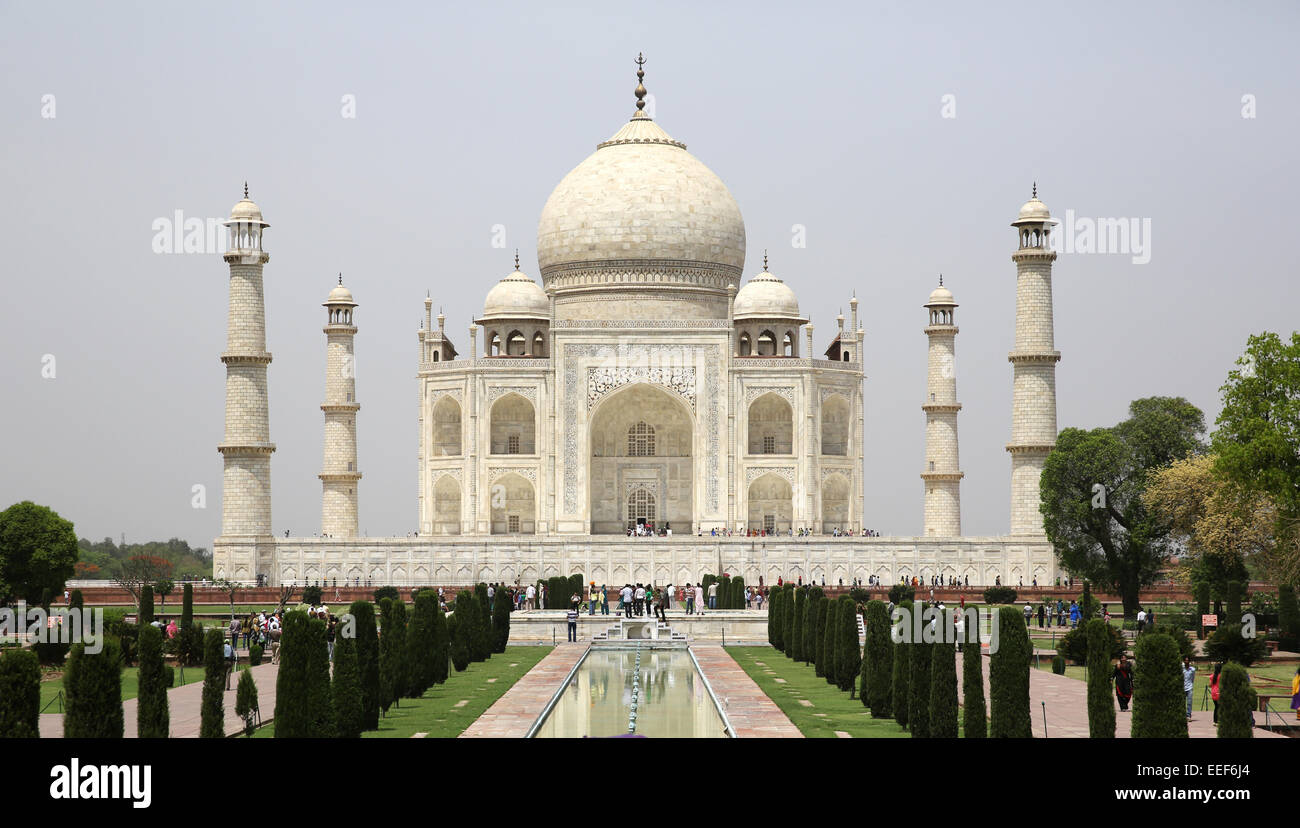 Taj mahal white marble mausoleum hi-res stock photography and images ...