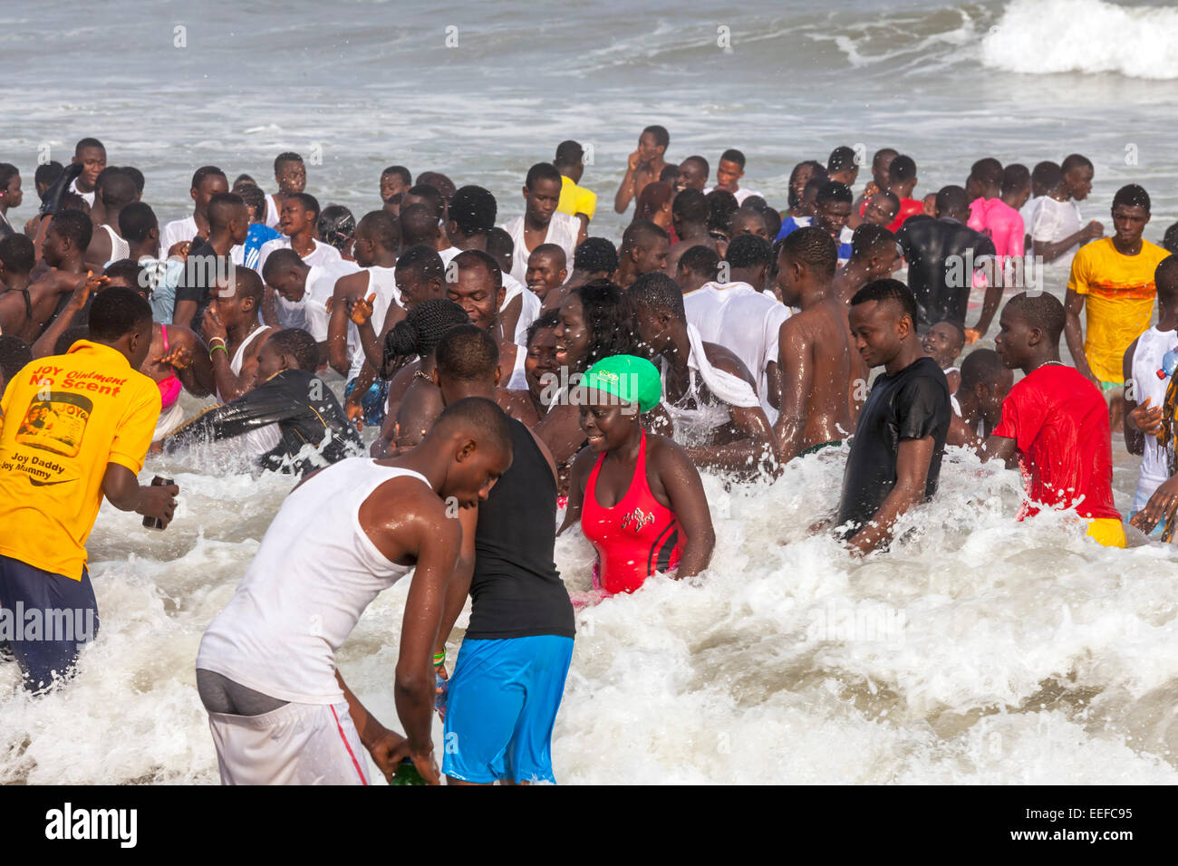 Crowds on Labadi beach, Accra, Ghana, Africa Stock Photo - Alamy