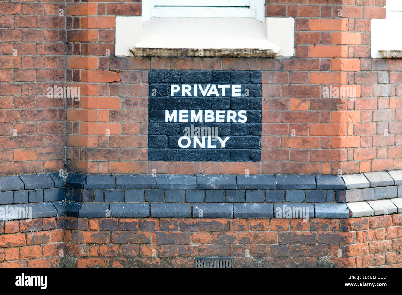 Private Members Only sign on wall of building Stock Photo - Alamy